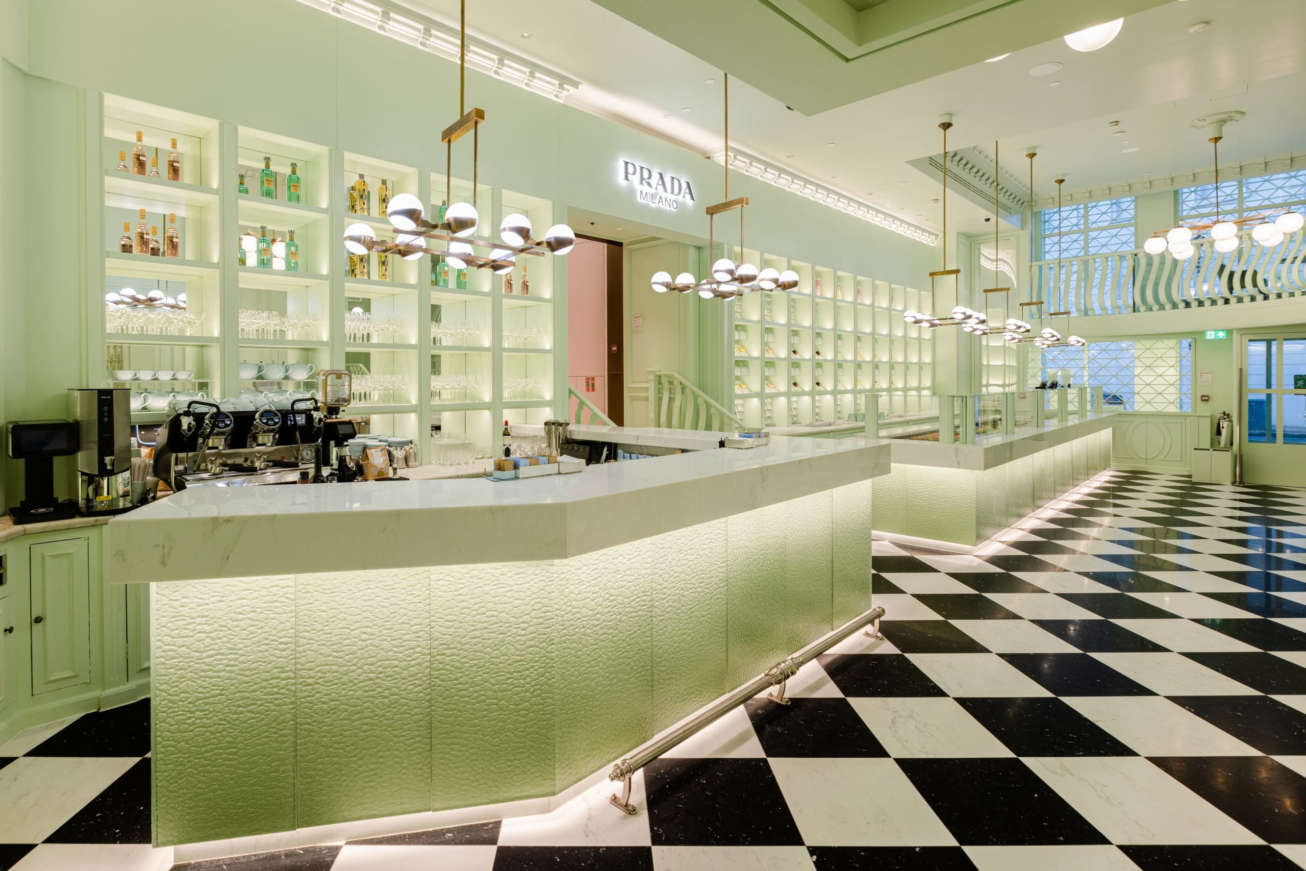 Harrods a Prada / Proč se vydat do Londýna na sladkou tečku – Selectedmag