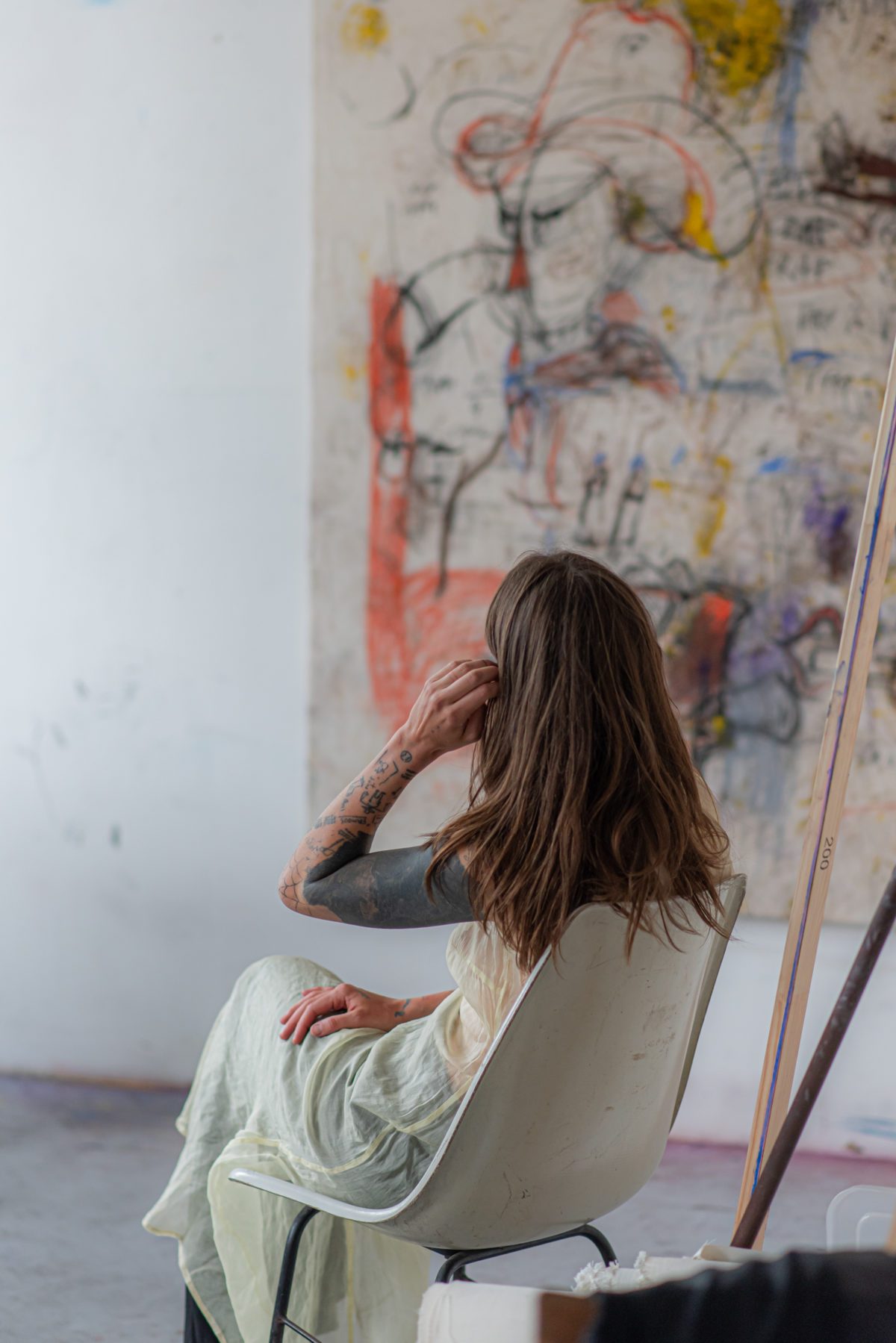 Malířka Ester Parásková / Jak sbírá inspiraci v Řecku – Selectedmag