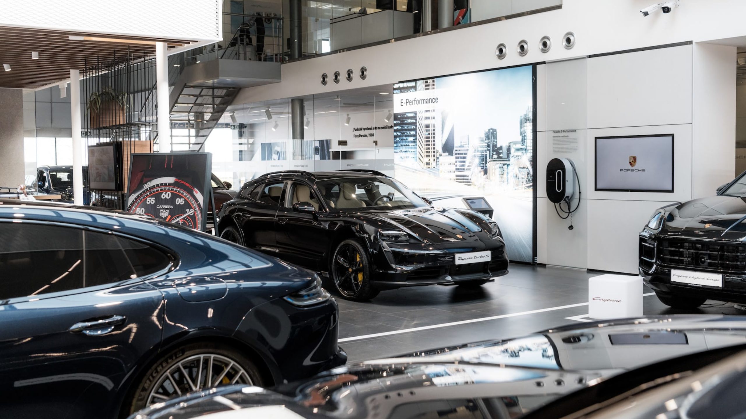 Destination Porsche / Jak se prodávají sny – Selectedmag