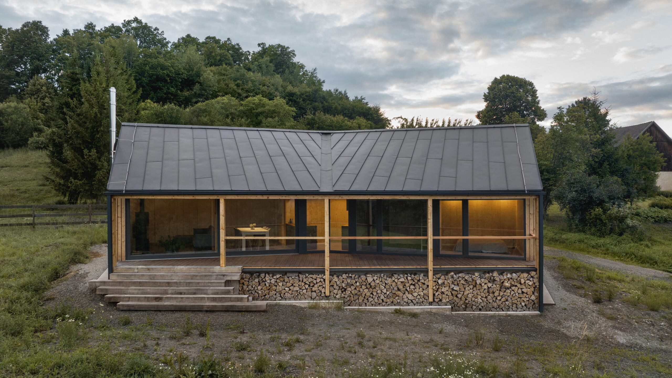 V Českém ráji / Když dům na víkend provozuje sofistikovaný design ...