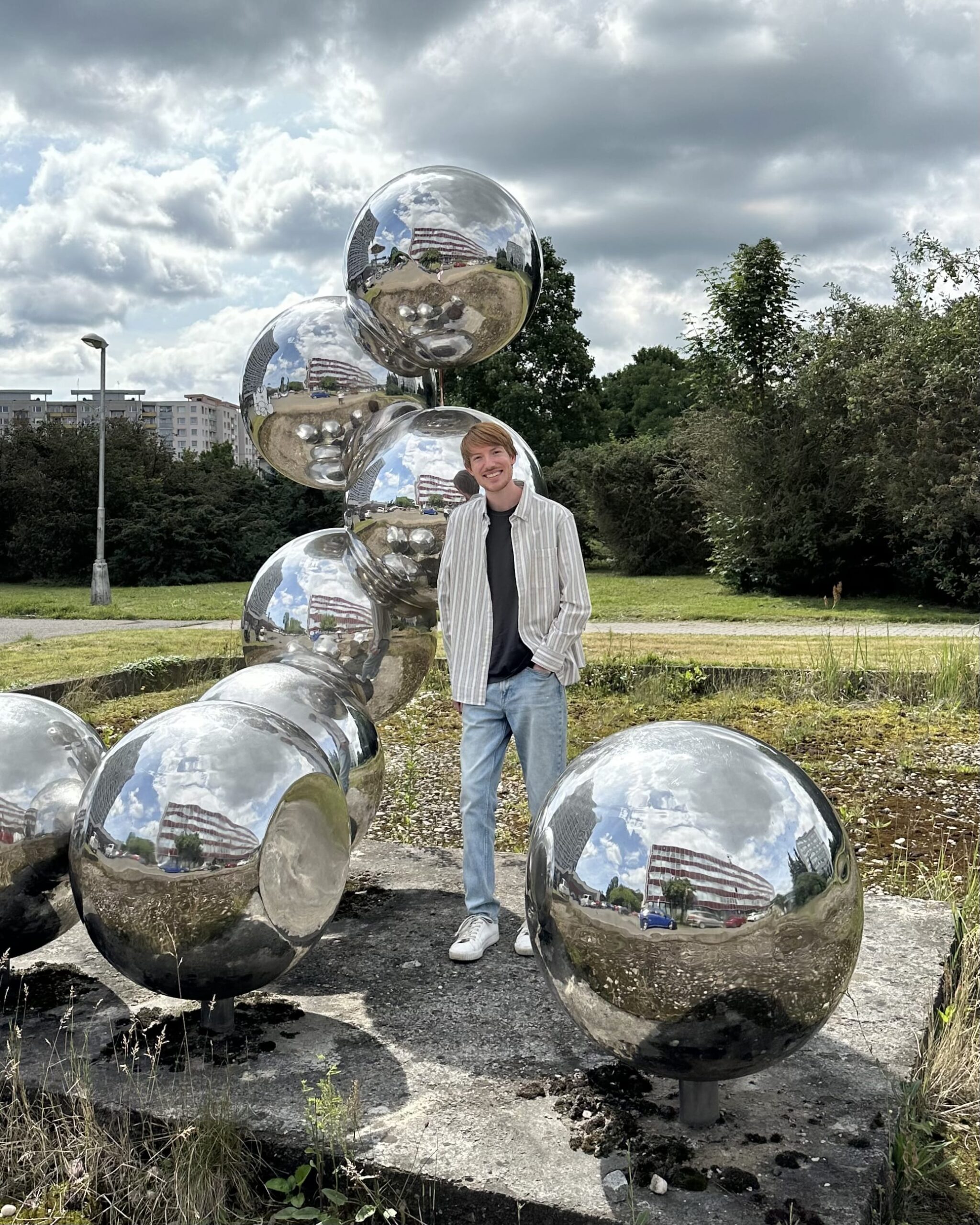 Matouš Pudil / Jak milovník brutalismu ke své vášni přišel? – Selectedmag